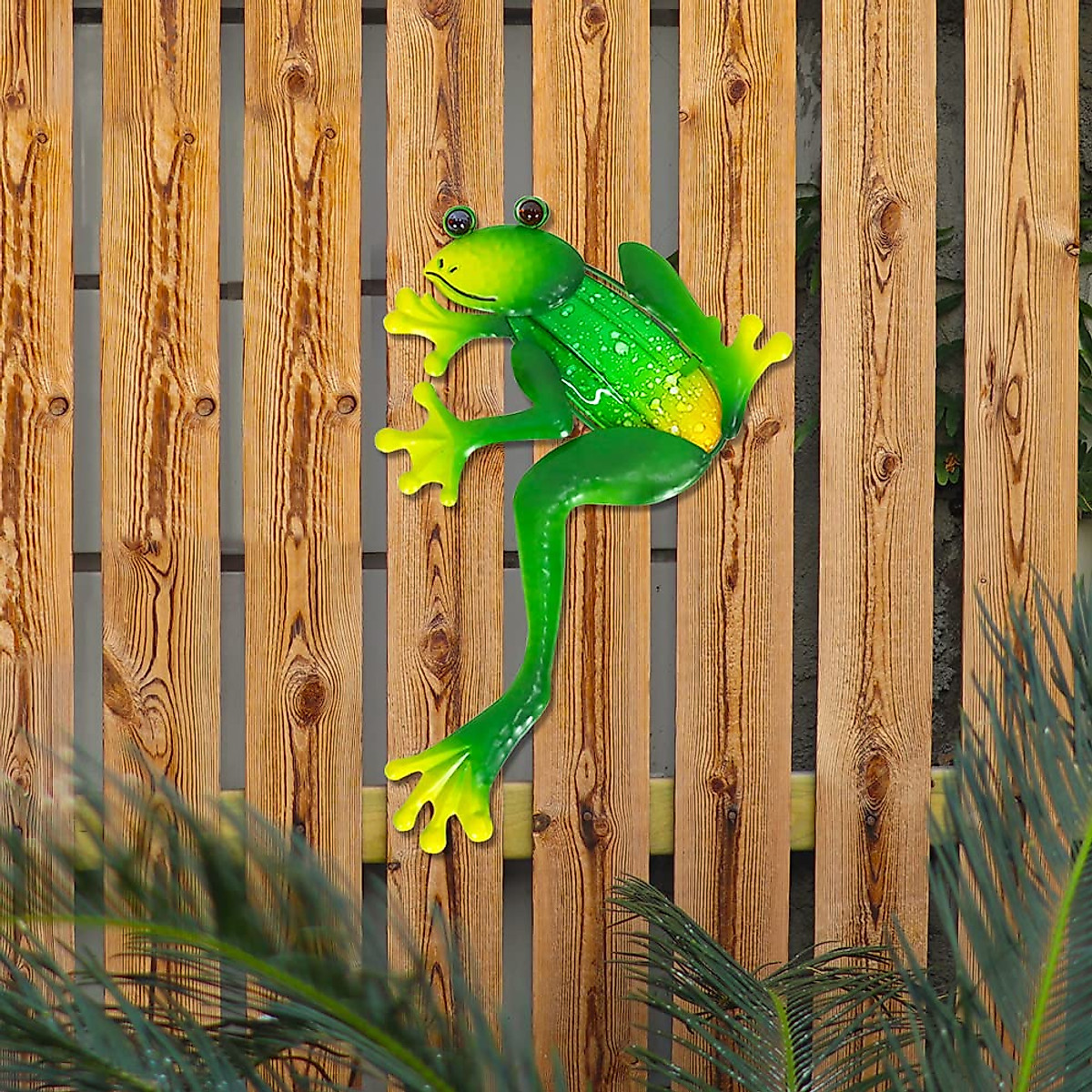 LIFFY Metal Frog Wall Decor Garden Frog Outdoor Decor Indoor Room Home Glass Wall Art Hanging Decorations Fence Decorative Ornaments Outside for Porch,Patio,Yard