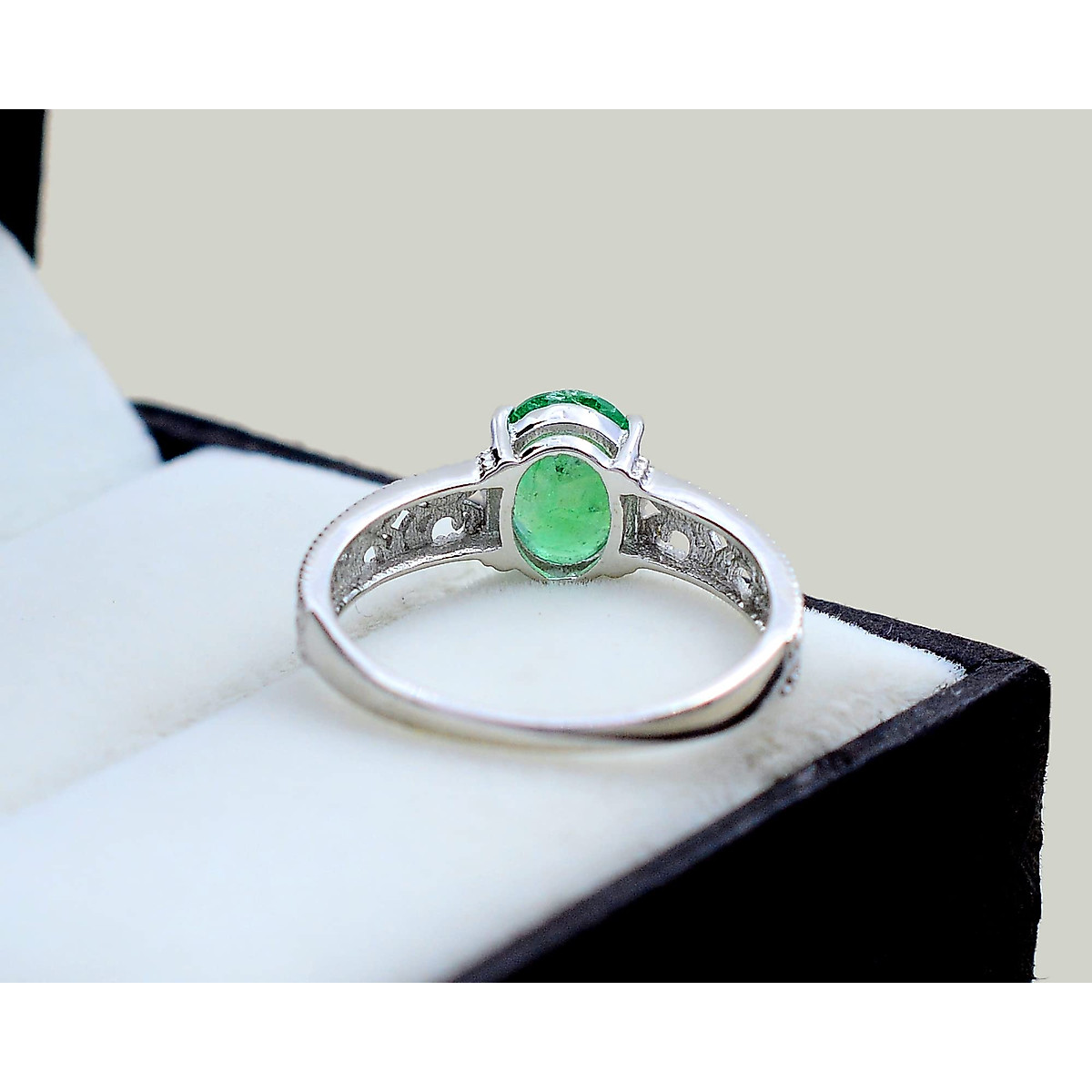 9X7 MM Natural Green Zambian Emerald Oval Cut May Birthstone 925 Sterling Silver Solitaire Unisex Proposal Ring Love and Friendship Gift For Girlfriend (Rhodium Plated Silver, 7)