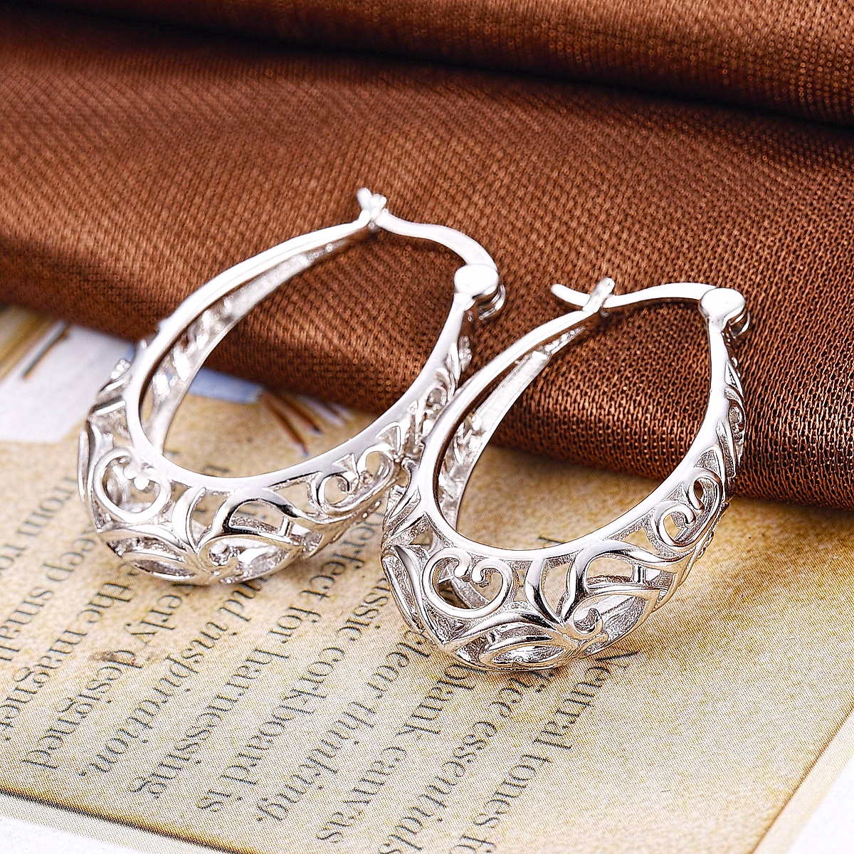 Milacolato 925 Sterling Silver Hoop Earrings for Women 18K White Gold Plated Textured Filigree Oval Hoop Earrings Lightweight & Hypoallergenic Vintage Hoop Earrings