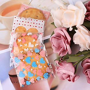 Konsait 200pcs Valentines Cellophane Bags, Valentines Cookie Candy Treat Bags Self-Adhesive Sweets Biscuit Bags Plastic Bags for Valentines Party Favors Supplies, Heart Gifts Goody Bags