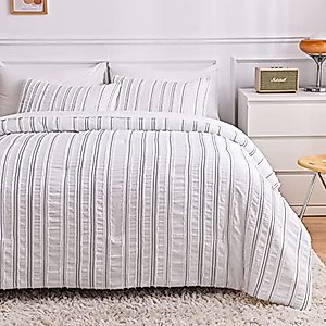AIKASY Boho Bed in a Bag 7 Pieces Queen Size, Black/White Tufted Comforter Set, Stripe Pattern Design, All Season Cozy Cover with Sheets (Dashed line,90"x90")