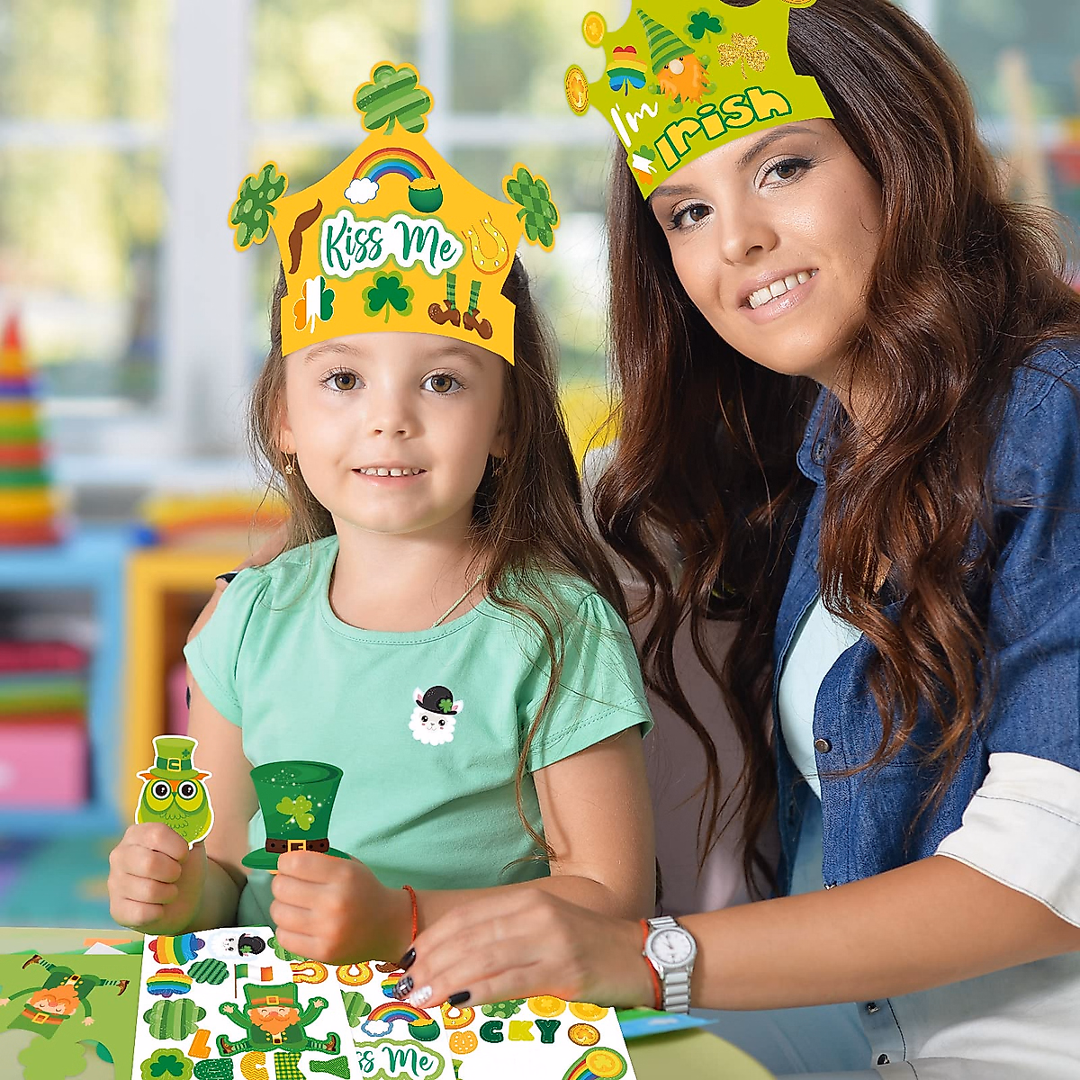FANCY LAND Craft Kit, 24pcs St. Patrick’s Day Paper Crown & Stickers, Shamrock Party Favors, Kids DIY Irish Themed Hat, Adjustable & Durable