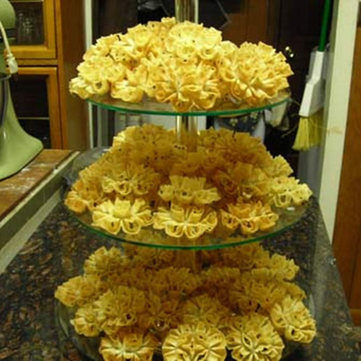 Thai Dok Jok Sesame Cookies Brass Mold Maker Crispy Biscuit Blossom Lotus Flowers Thai Sunflower Cookie 3.15" (Medium)