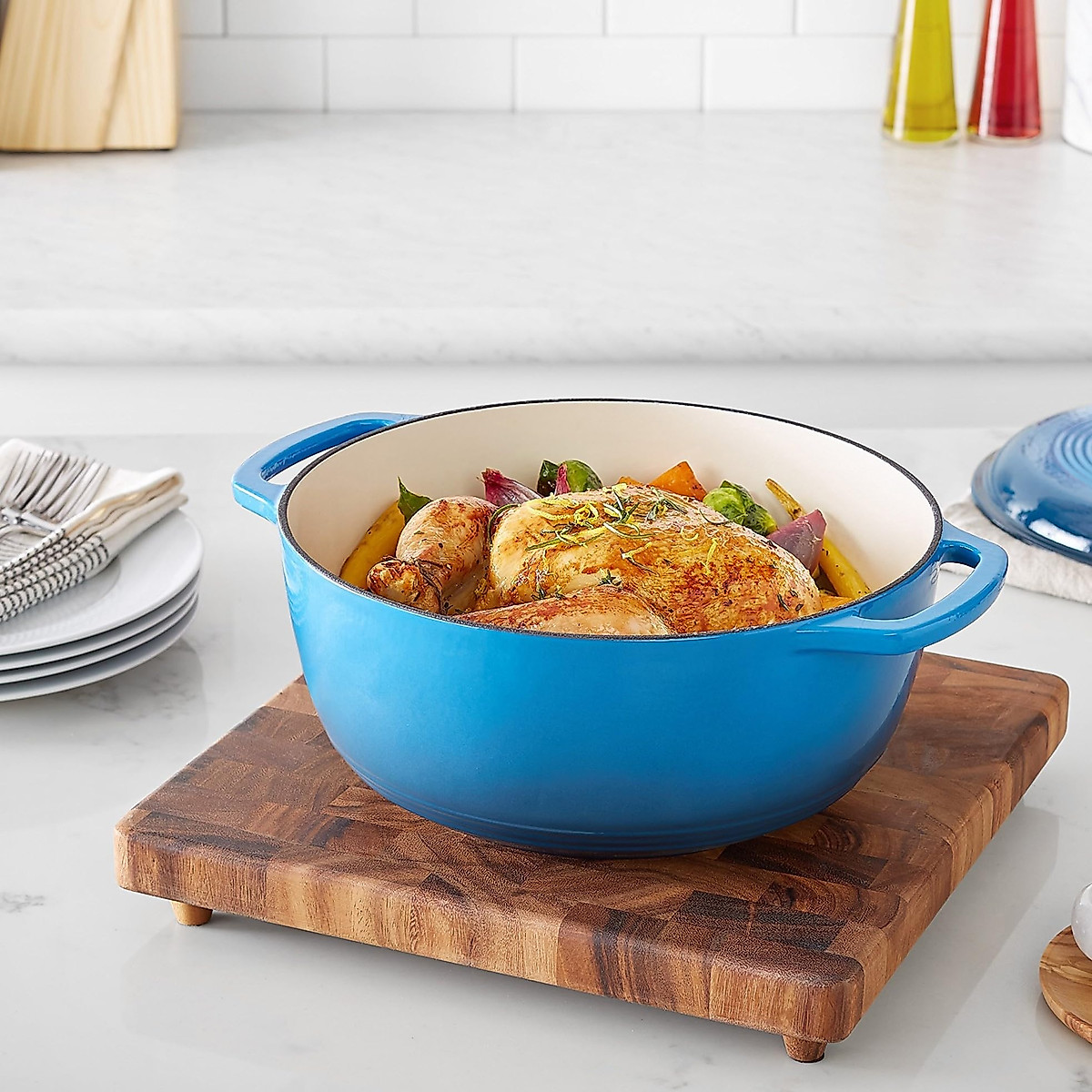 Amazon Basics Enameled Cast Iron Covered Dutch Oven, 6-Quart, Blue