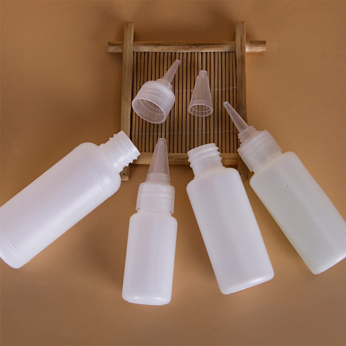 TOPYUEYILIYI 4 Pack Small Squeeze Bottle Empty Squirt Bottle Small Sauce Bottle with Twist Top Cap Plastic Bottle for Holding Condiment Oil Crafts