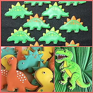 KAISHANE Dinosaur Cookie Cutters Set, 5 PCS Dinosaur Biscut Cutters Set Stainless Steel with Soft PVC Edge for Baking Fondant Cake Molds