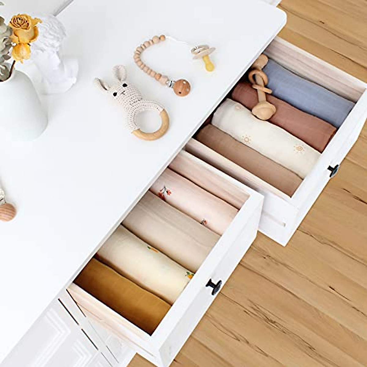 LifeTree Muslin Baby Swaddle Blankets Neutral, Organic Cotton, Large 47 x 47 inches, Swaddling Receiving Blanket for Boys & Girls (Beige)