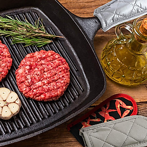 7 Pieces Hot Handle Holders Non-Slip Skillet Pot Holders Heat Resistant Non-Slip Machine Washable Handle Cover for Home Kitchen, BBQ and Baking Supplies