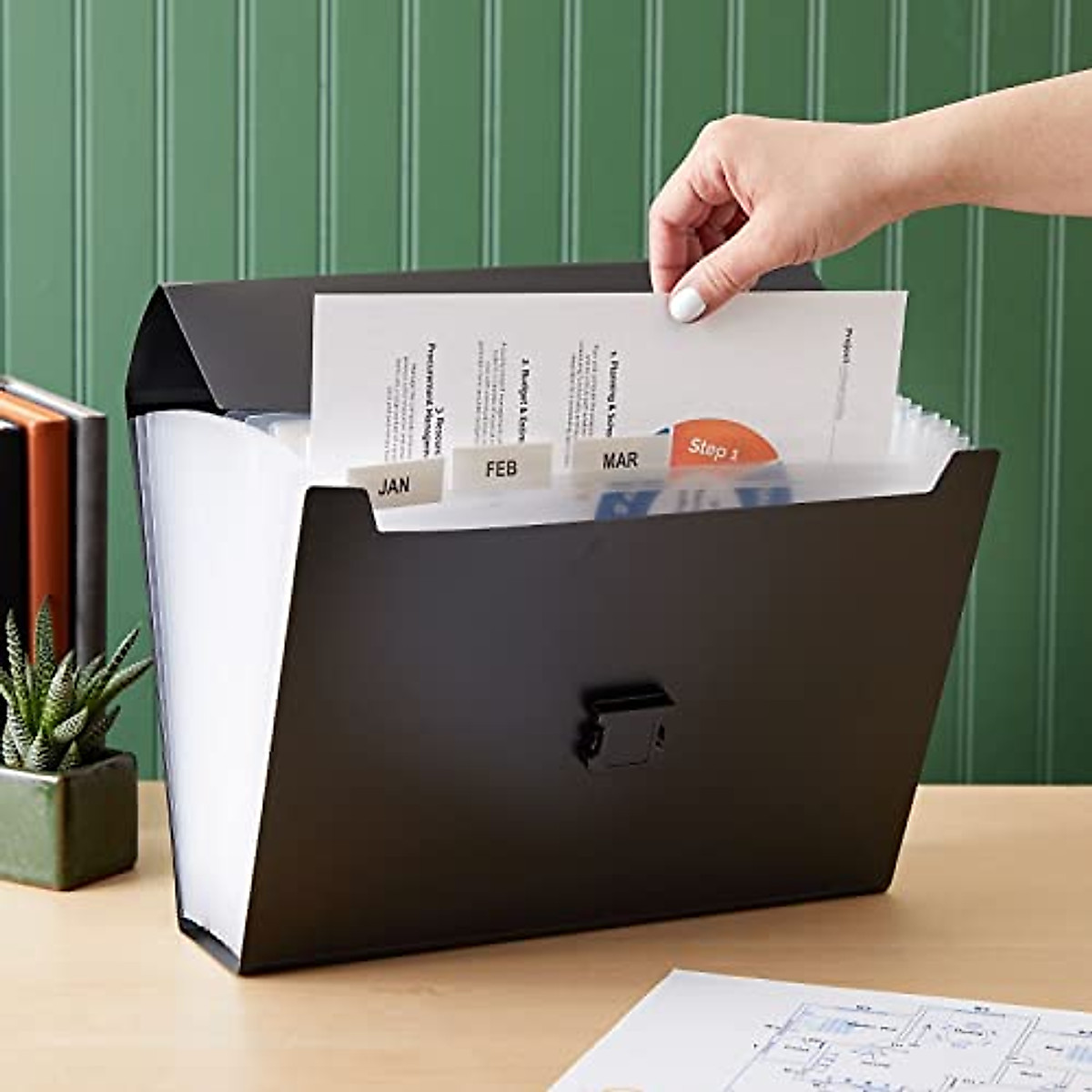 Juvale 25 Pocket Accordion File Organizer with Handle, Alphabetical Tabs, Expandable Portable File Tote for Letter Size Documents, Home, Office (13 x 10 x 3 in), Black