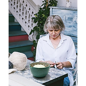 UCDRMA Yarn Bowl for Crocheting Large Yarn Holder Bowl, Round Crochet Bowl Ceramic Yarn Knitting Bowl for Bulky/Acrylic Yarn, Easy-to-use Knitted Yarn Storage Bowl, Ideal Knitting Crochet Gift