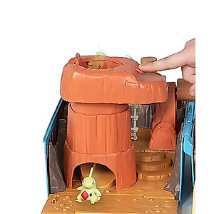 Pokémon Carry CASE Battle Desert PLAYSET - Portable Transforming Playset with Action Features and 2-inch Pikachu Battle Figure