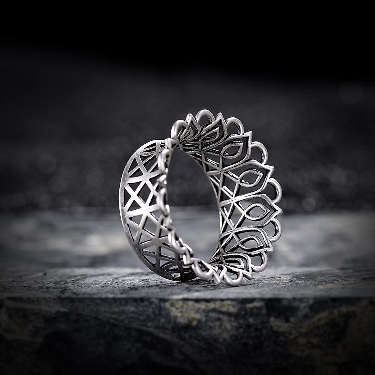 PUNKYOUTH 2PCS Ear Gauges Plugs Hollow Floral Single Flared Tunnels Fashion Expander Stretcher Piercings Brass Gauge Earrings 2g-1"