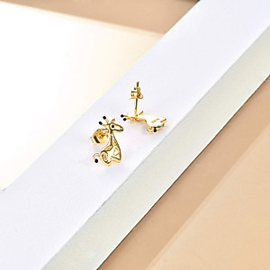 WINNICACA Giraffe Stud Earrings Sterling Silver Giraffe Gifts Hypoallergenic Cute Animal Giraffe Jewelry Gifts for Girlfriend Women Birthday Christmas