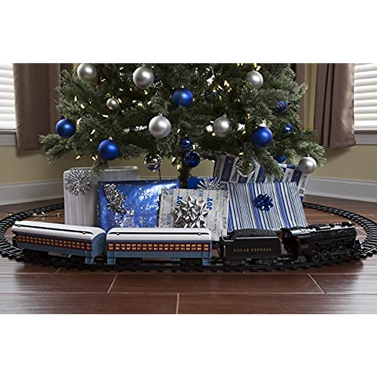 Lionel The Polar Express Ready-to-Play Set, Battery-Powered Berkshire-Style Model Train Set with Remote