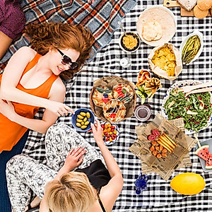 DOITOOL 50Sheets Deli Paper with Newsprint, Newspaper Theme Sandwich Wrapping Papers, Grease Resistant Food Wrap Paper for Home, Kitchen, Wrap Bread, Burger and Sandwich, 10 x 10 Inch