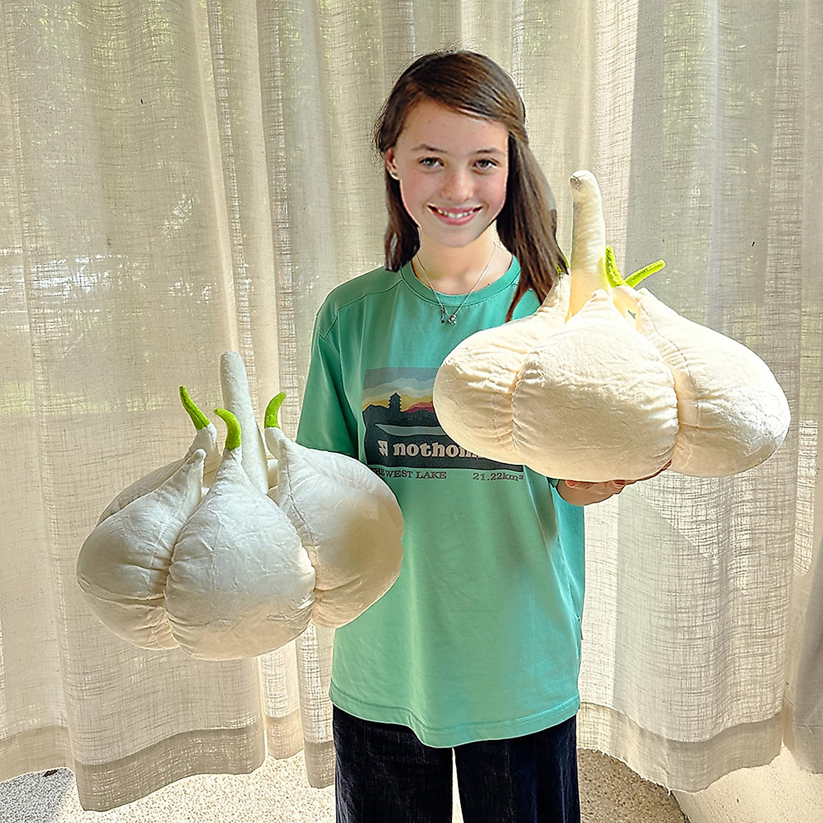 Yoholto Garlic Plush Pillow - 15.7 inch Garlic Food Plush Pillow - A Head of Garlic Plush- Home Decoration Gift for Kids Adults