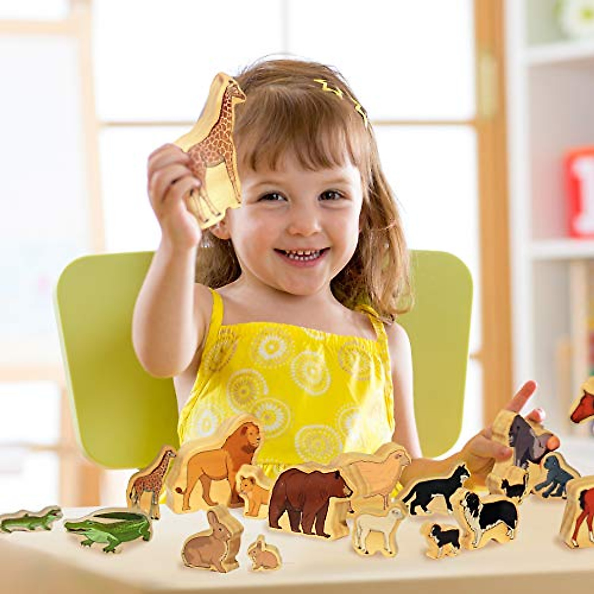 THE FRECKLED FROG FF436 Animal Families - Set of 24 - Ages 12m+ - Matching Game with Animal Fathers, Mothers and Babies - Wooden Animal Blocks for Toddlers - Double-Sided