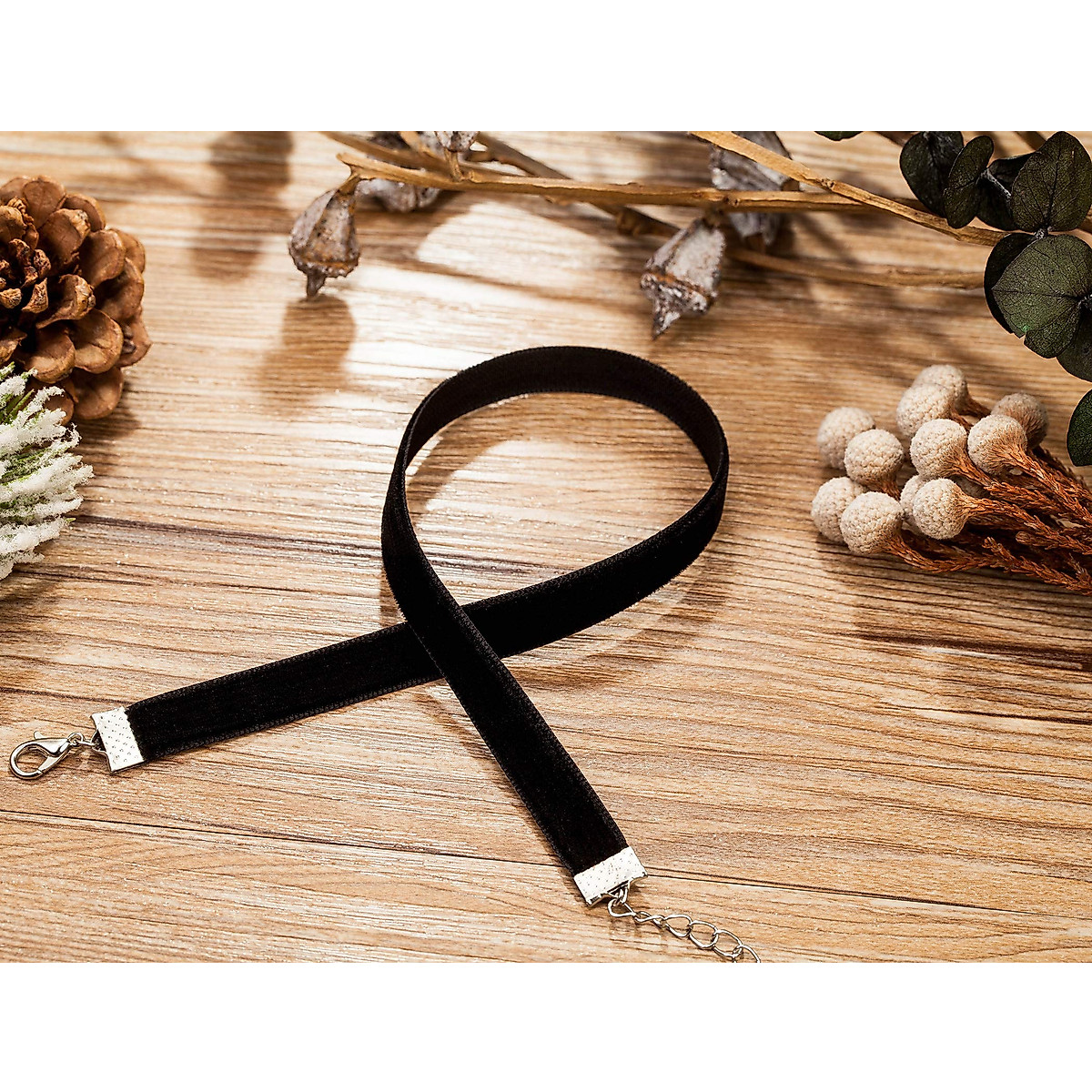 AnalysisyLove Classic Black Velvet Choker Necklace for Women, Valentines Day Birthday Gifts, Halloween Cosplay Jewelry