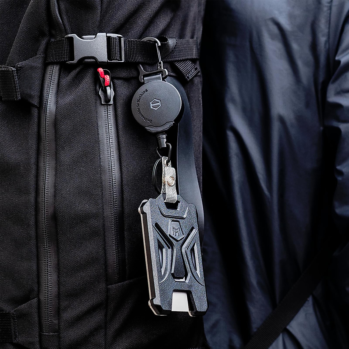 MNGARISTA Retractable Badge Holder, Heavy Duty Carabiner Keychain, Tactical ID Card Holder with 31.5" Retractable Badge Reel, Black