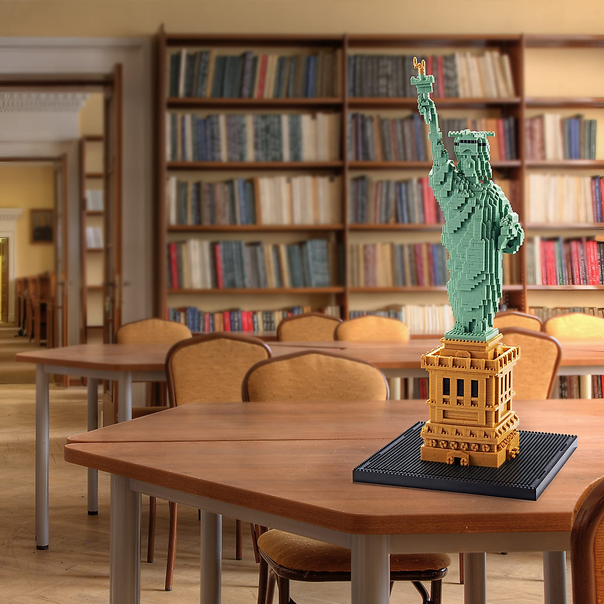 KLMEi Statue of Liberty Micro Blocks Building Sets Mini Bricks Building for Adults, New York Famous Landmark Architectural Model Toys for Kids Age of 14+ 2810 PCS