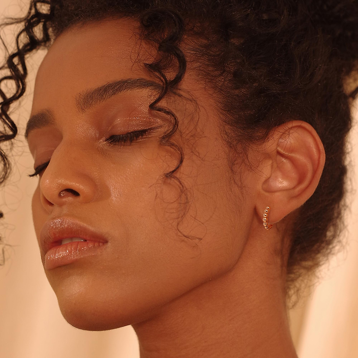 Fettero Women Gold Huggie Hoop Earrings 14K Gold Plated Small Hoop Earrings Beaded Hoop Earrings for Everyday Wear Tiny Boho Beach Slepper Earrings Simple Delicate Handmade Hypoallergenic Jewelry Gift