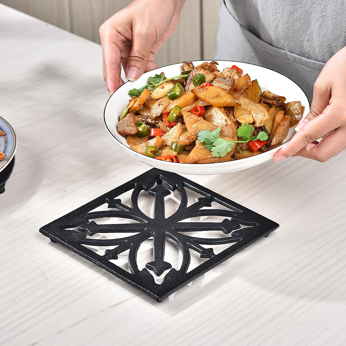 Sungmor Heavy Duty Cast Iron Square Metal Trivet,Rustproof Black Racks Stands Holders for Hot Pans or Teapot,Kitchen or Dinning Table Decorations