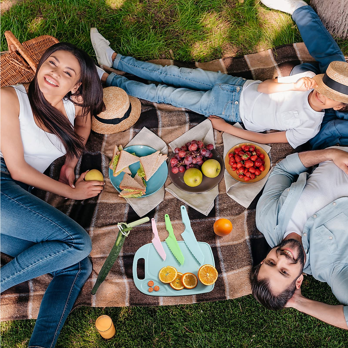 FACATH 5 Pcs Kids Knifes Set, Kitchen Knife and Cutting Board Set, Children's Cooking Knives in 3 Sizes & Colors/Firm Grip, Serrated Edges, BPA-Free Kids' KnivesLettuce and Cutting Board Peeler