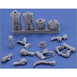 Royal Model RM932 1/35 WWII US Army Tank Soldier Set of 4 Tank Soldiers on The Go Resin Kit