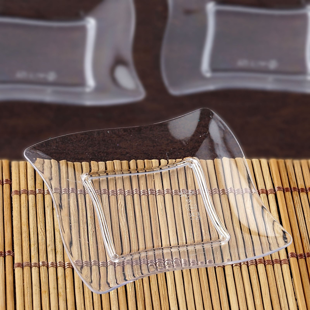 TABLECLOTHSFACTORY 120 Pcs - Clear 3" x 3" Stylish Mini Wave Disposable Plastic Dessert Plate