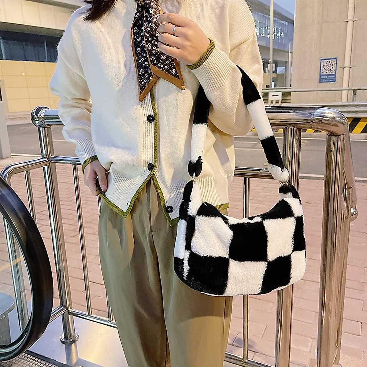 JQWSVE Fluffy Tote Bag Furry Shoulder Bag for Women Black and White Checkered Bag Large Plush Bag Fluffy Purse for Autumn and Winter