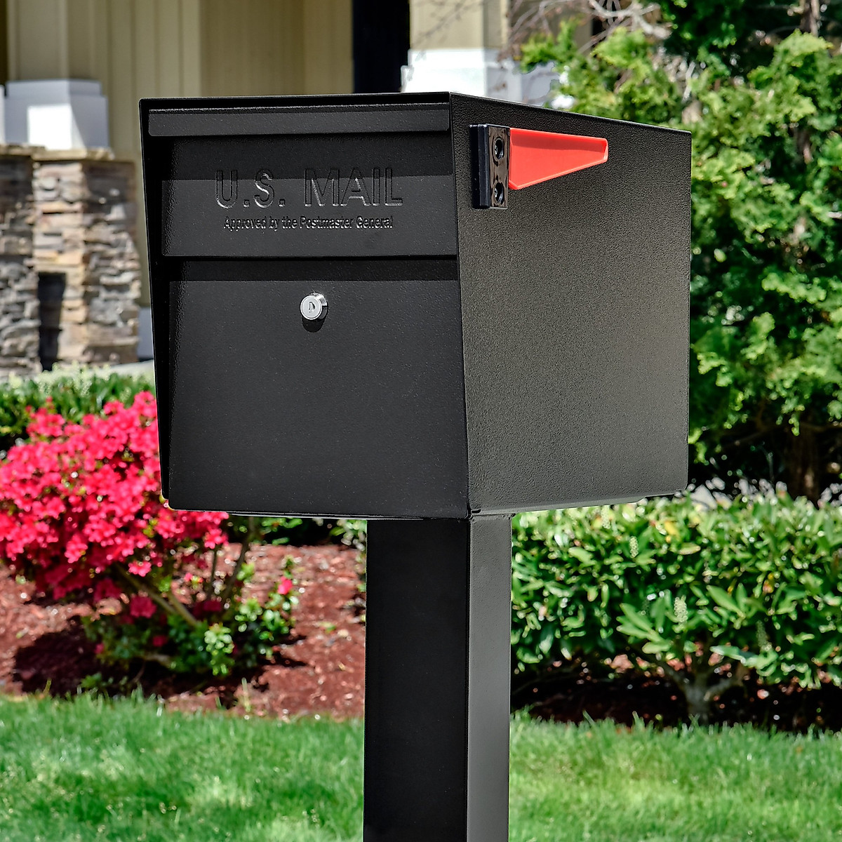 Mail Boss 7506 Mail Manager Security Mailbox and 7121 Mounting Post, Black