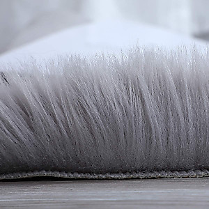 HLZHOU Soft Faux Fur Rug White Sheepskin Chair Cover Seat Pad Shaggy Area Rugs for Bedroom Sofa Living Room Floor (Gray, 2x3 Feet)