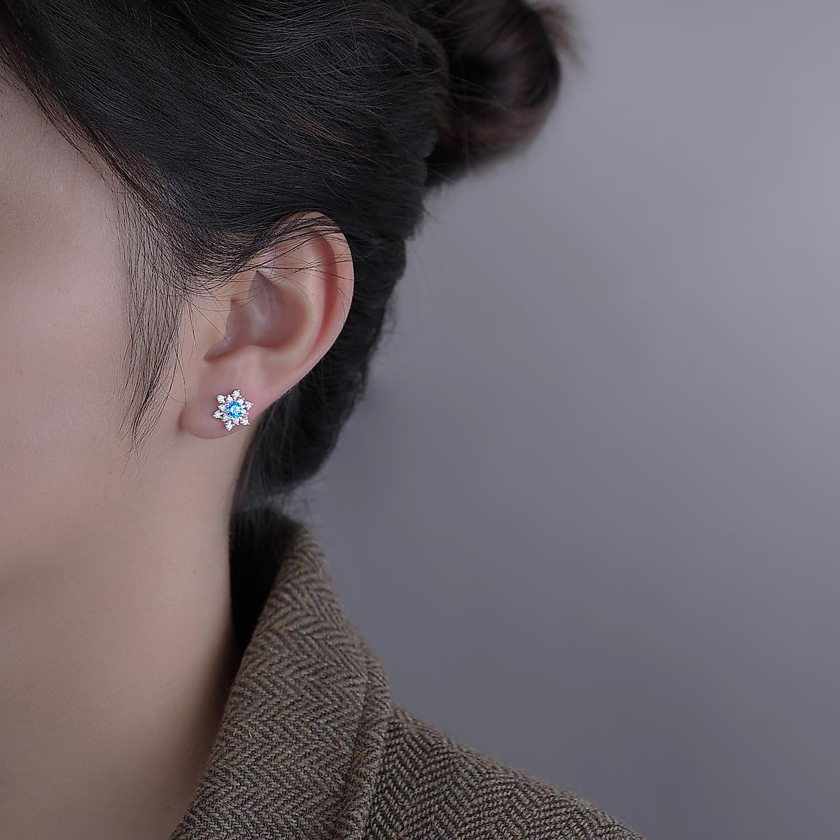 SLUYNZ 925 Sterling Silver Sparkling Blue Crystal Snowflake Studs Earrings for Women Pretty Snowflake Earrings Studs (A-Silver)