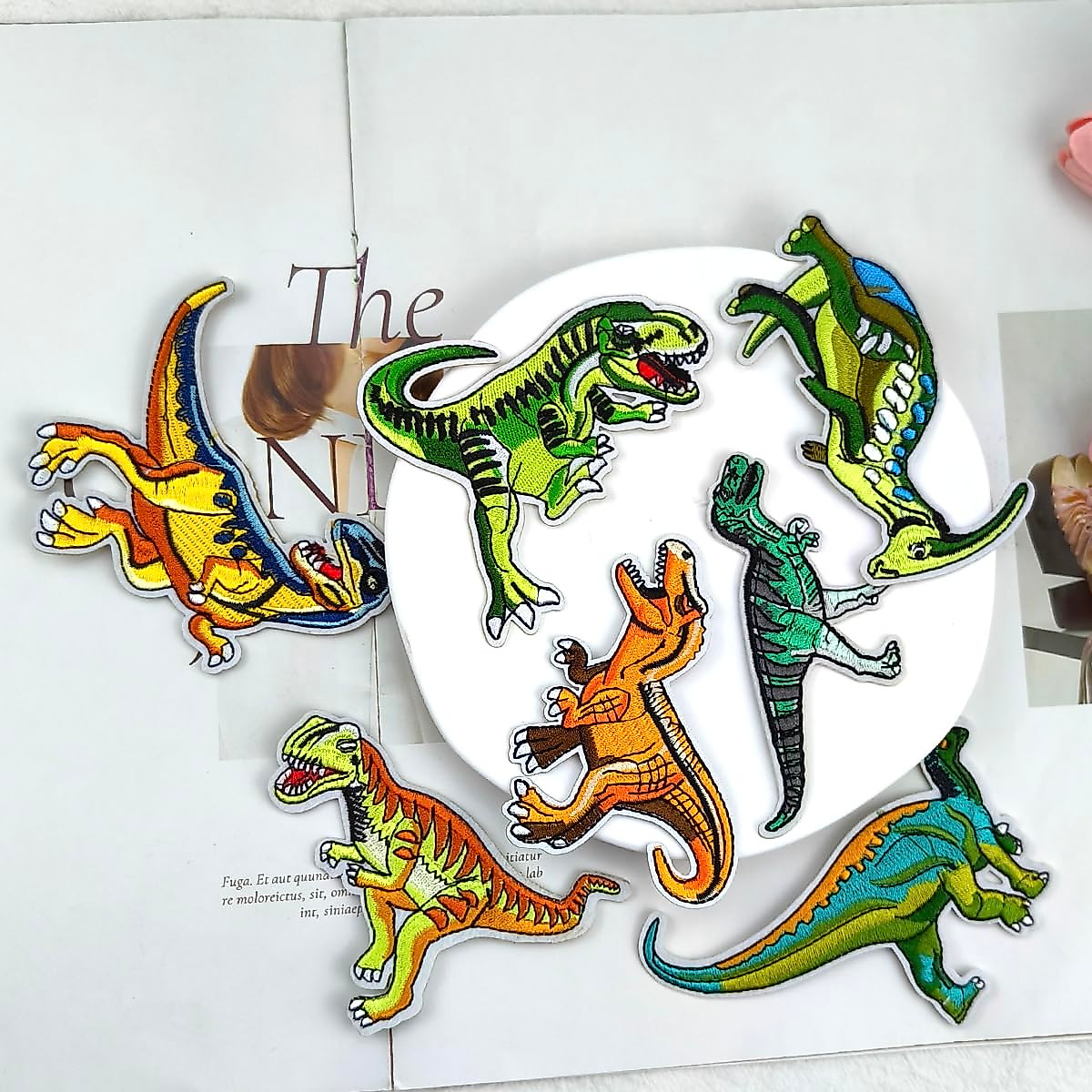 14Pcs Dinosaur Embroidered Patches Sew on Patches Dinosaur Iron on Patch Applique Patch Repair Embroidered Appliques for Clothes Sew/Iron on Jackets Backpacks Hat Dress Fabric for DIY Accessories