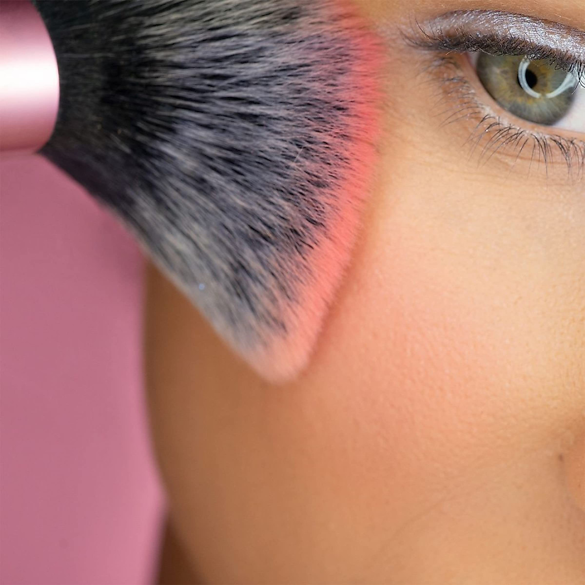 Real Techniques Mini Multitask Makeup Brush, For Blush, Bronzer & Powder, Face Brush with Custom-Cut Synthetic Bristles, For Loose & Pressed Powder, Travel Sized, Vegan & Cruelty-Free, 1 Count