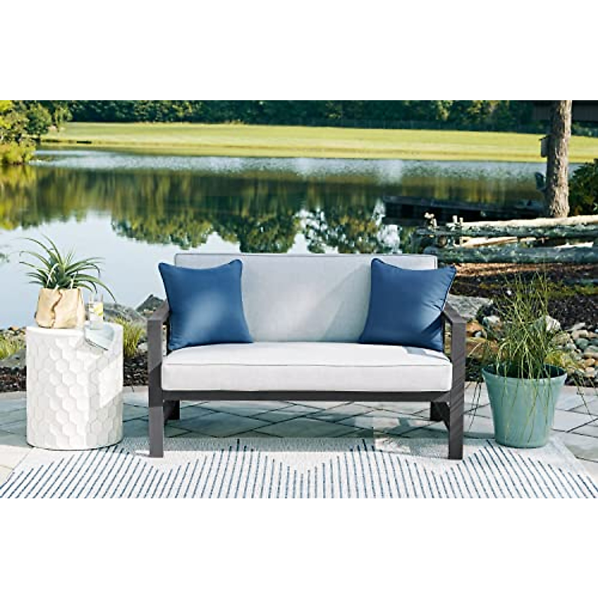 Signature Design by Ashley Fynnegan Outdoor Loveseat with Table, Gray
