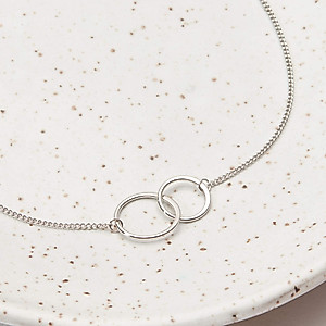 Dear Ava Collar Regalo Para Tía: Joyería, Cumpleaños, Día de la Mujer, Sobrina a Tía, 2 Asymmetrical Circles (silver-plated-brass, NA)