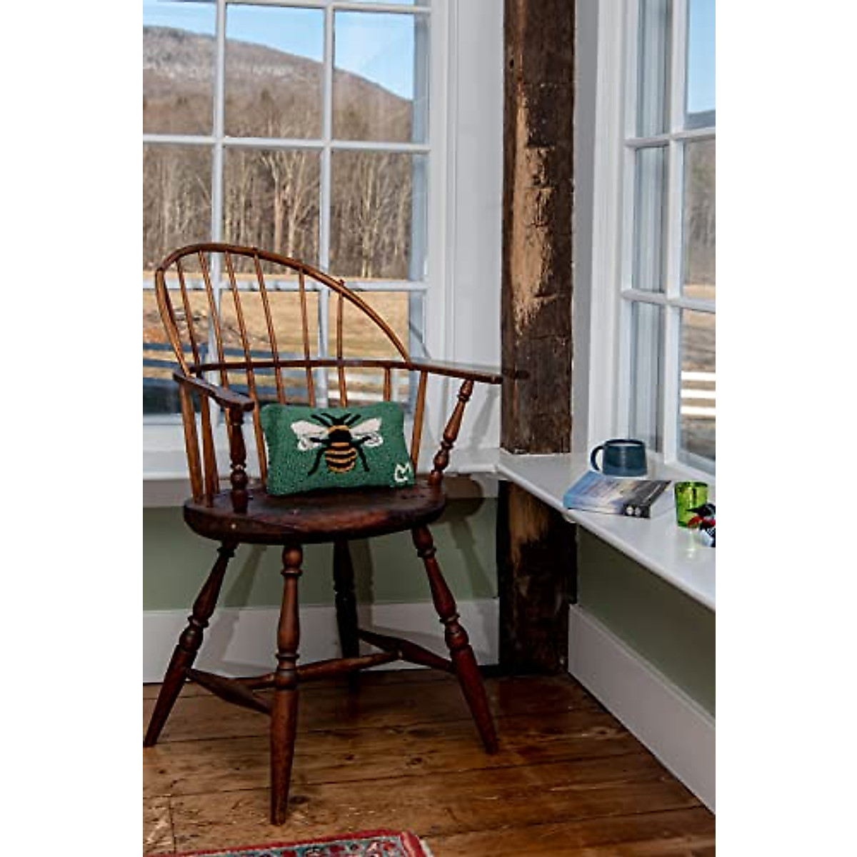 Chandler 4 Corners Artist-Designed Honey Bee Hand-Hooked Wool Decorative Petite Throw Pillow (8” x 12”)