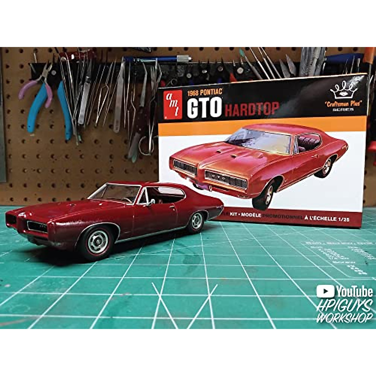 AMT 1968 Pontiac GTO Hardtop Craftsman Plus 1:25 Scale Model Kit