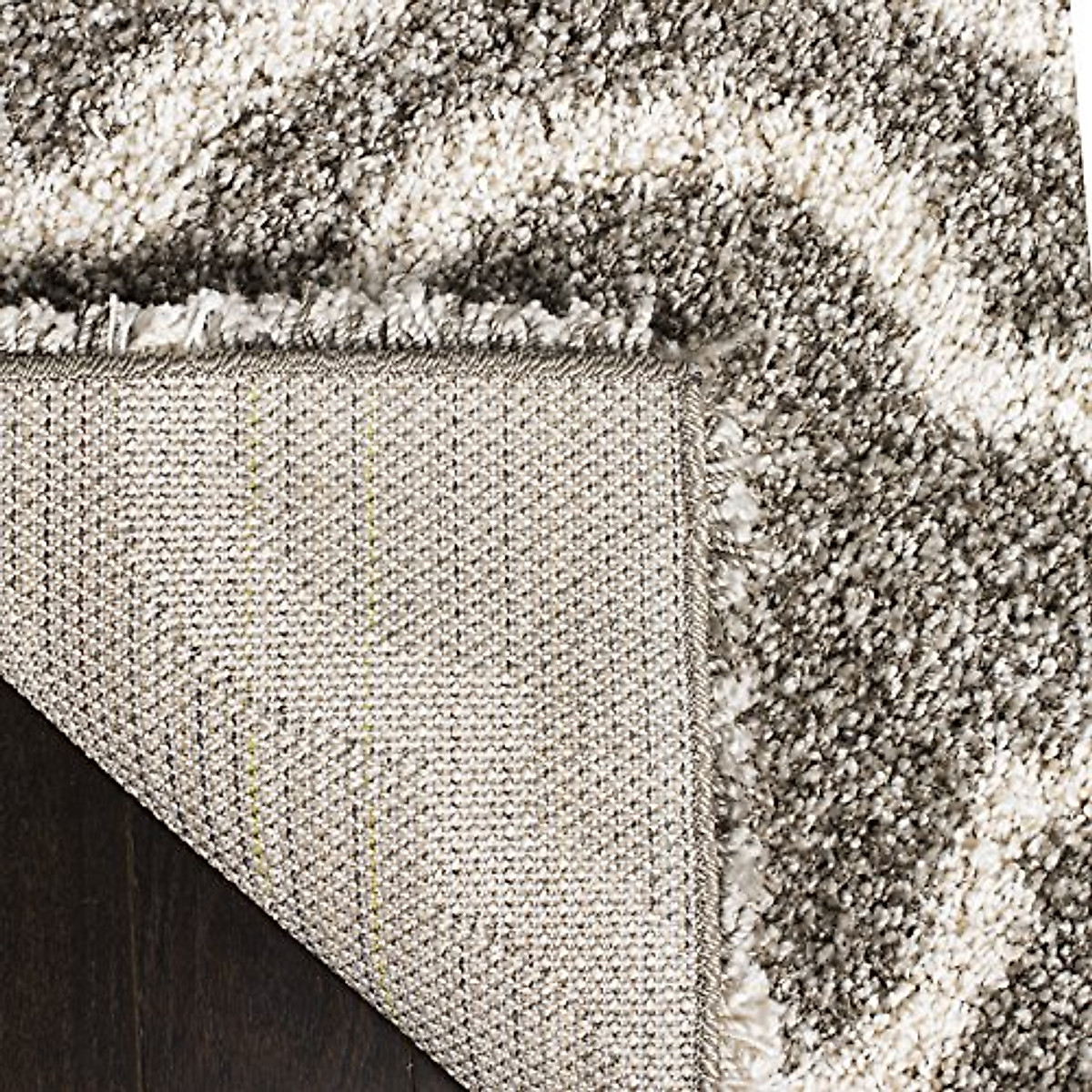 SAFAVIEH Hudson Shag Collection Accent Rug - 4' x 6', Grey & Ivory, Moroccan Design, Non-Shedding & Easy Care, 2-inch Thick Ideal for High Traffic Areas in Entryway, Living Room, Bedroom (SGH284B)