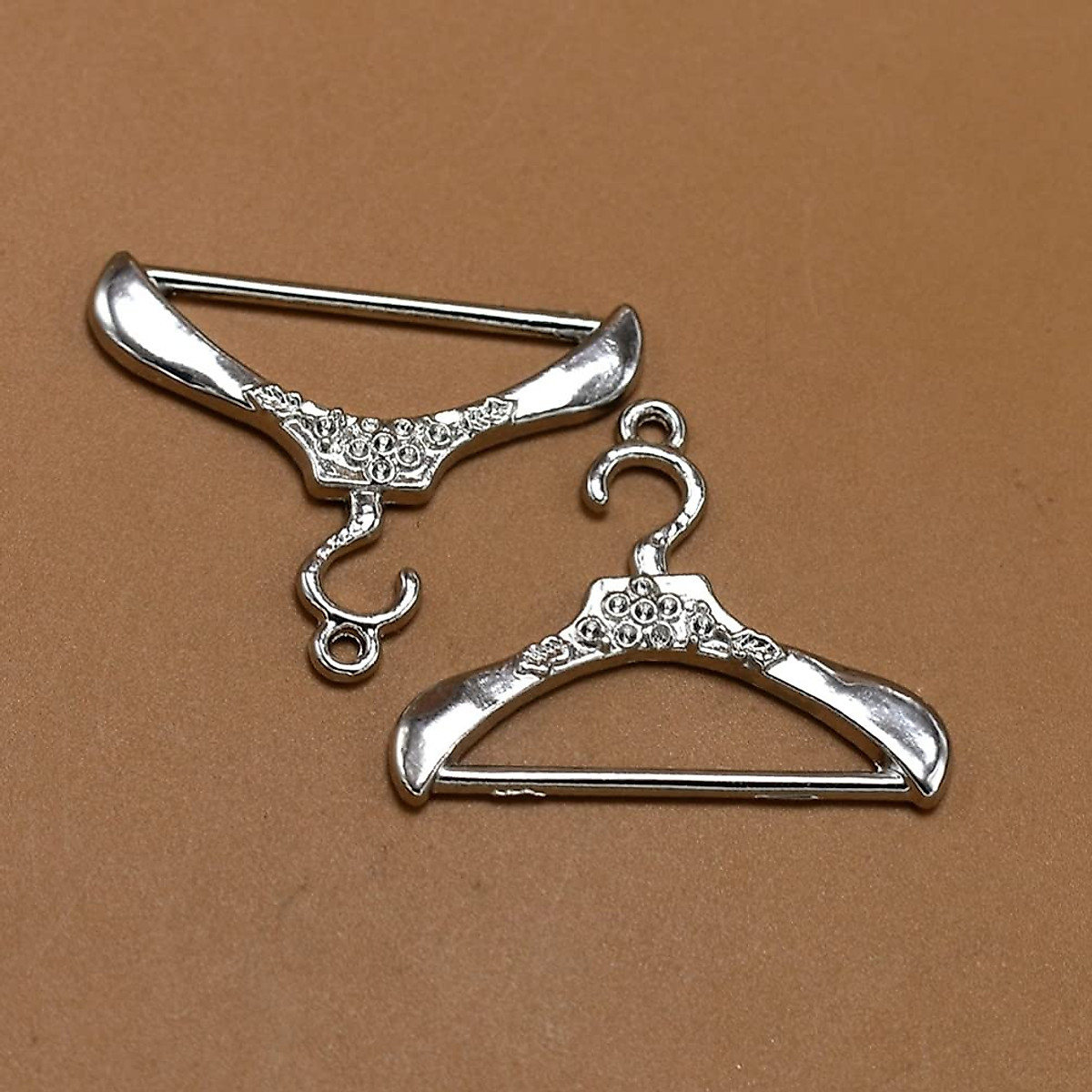 KESYOO 40Pcs Mini Hangers for Crafts Alloy Doll Hangers Miniature Hangers Pendant Charms DIY Jewelry Making Accessories for Necklace Bracelet Antique Silver