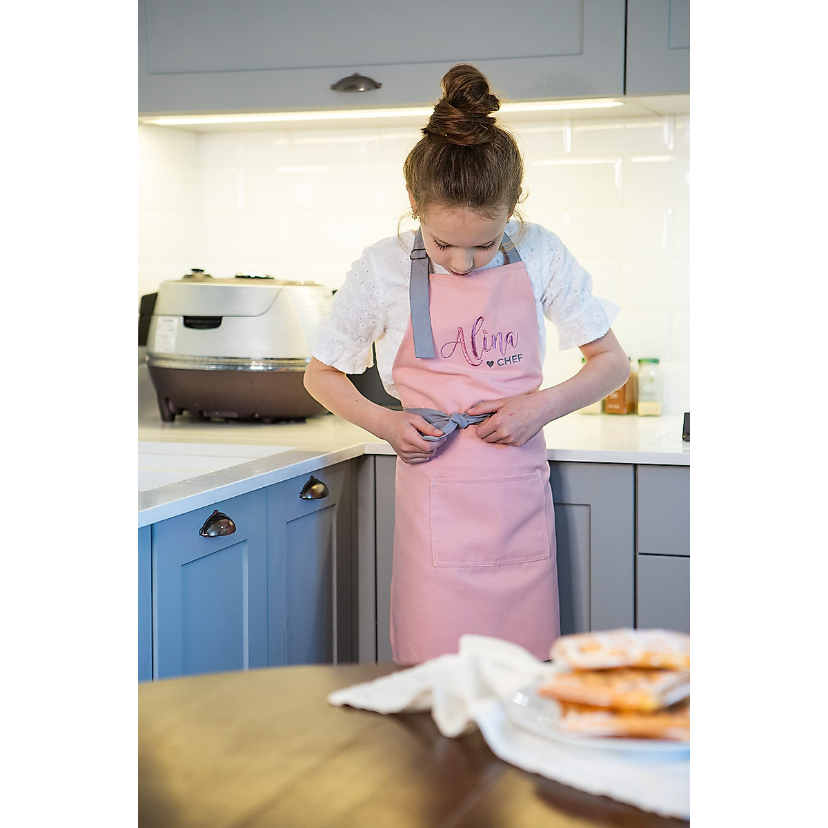 ROMEOSHOP custom apron for women, personalized apron for kid girl, cooking baking kitchen gift (01 pink)