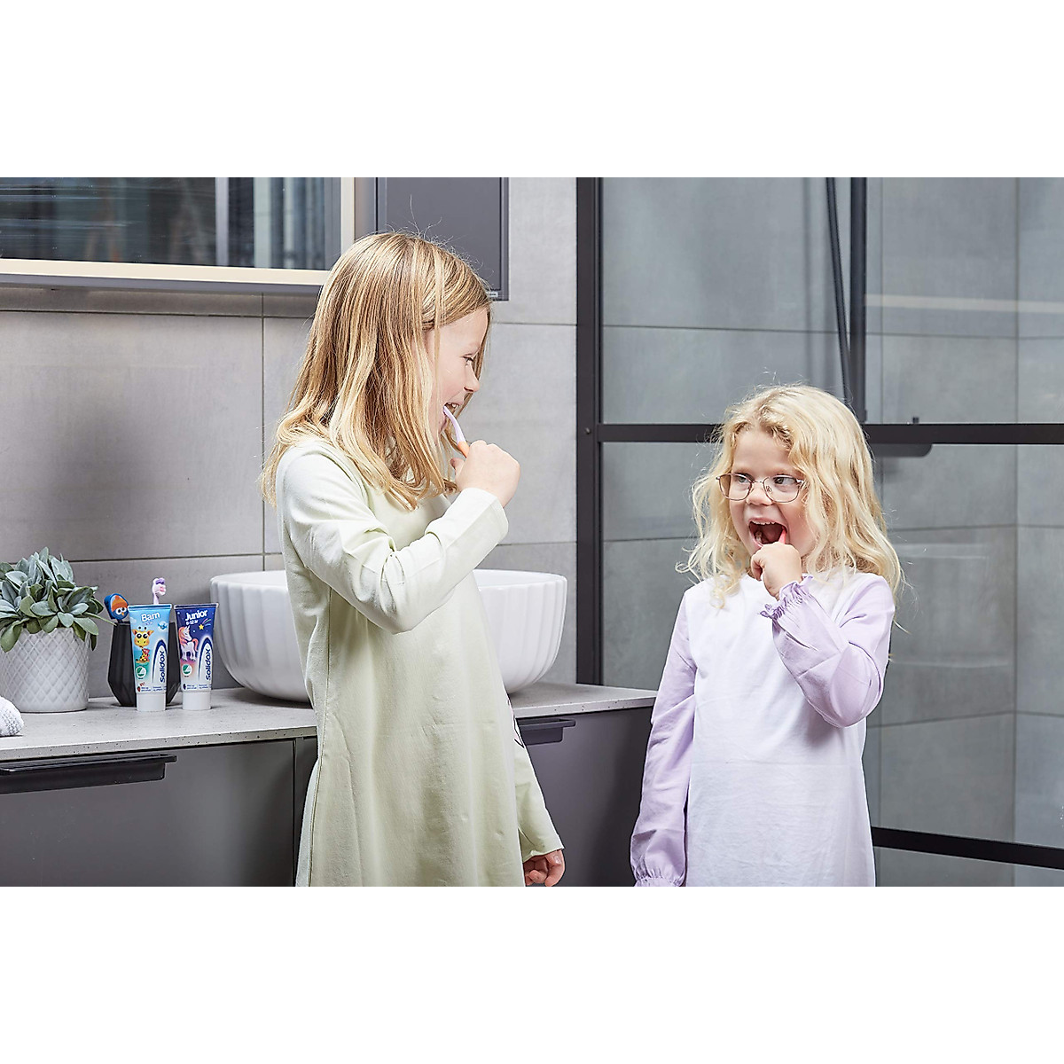 Jordan* Step 3 Kids Toothbrush, 6-9 Years, Soft Bristles, BPA Free - 4 Pack - Blue & Green