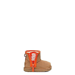UGG Unisex-Child Classic Mini Zipper Tape Logo Boot, Chestnut, 9 Toddler