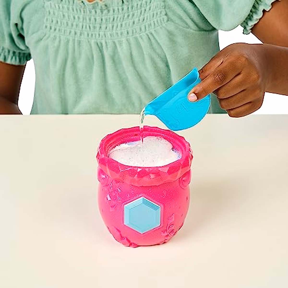 Magic Mixies Mixlings Fizz & Reveal 2 Pack Cauldron, with Magical Fizz and Reveal Unboxing. Double The Magic and Reveal 2 Mixlings from The One Cauldron from The Crystal Woods Series. 40 to Collect!