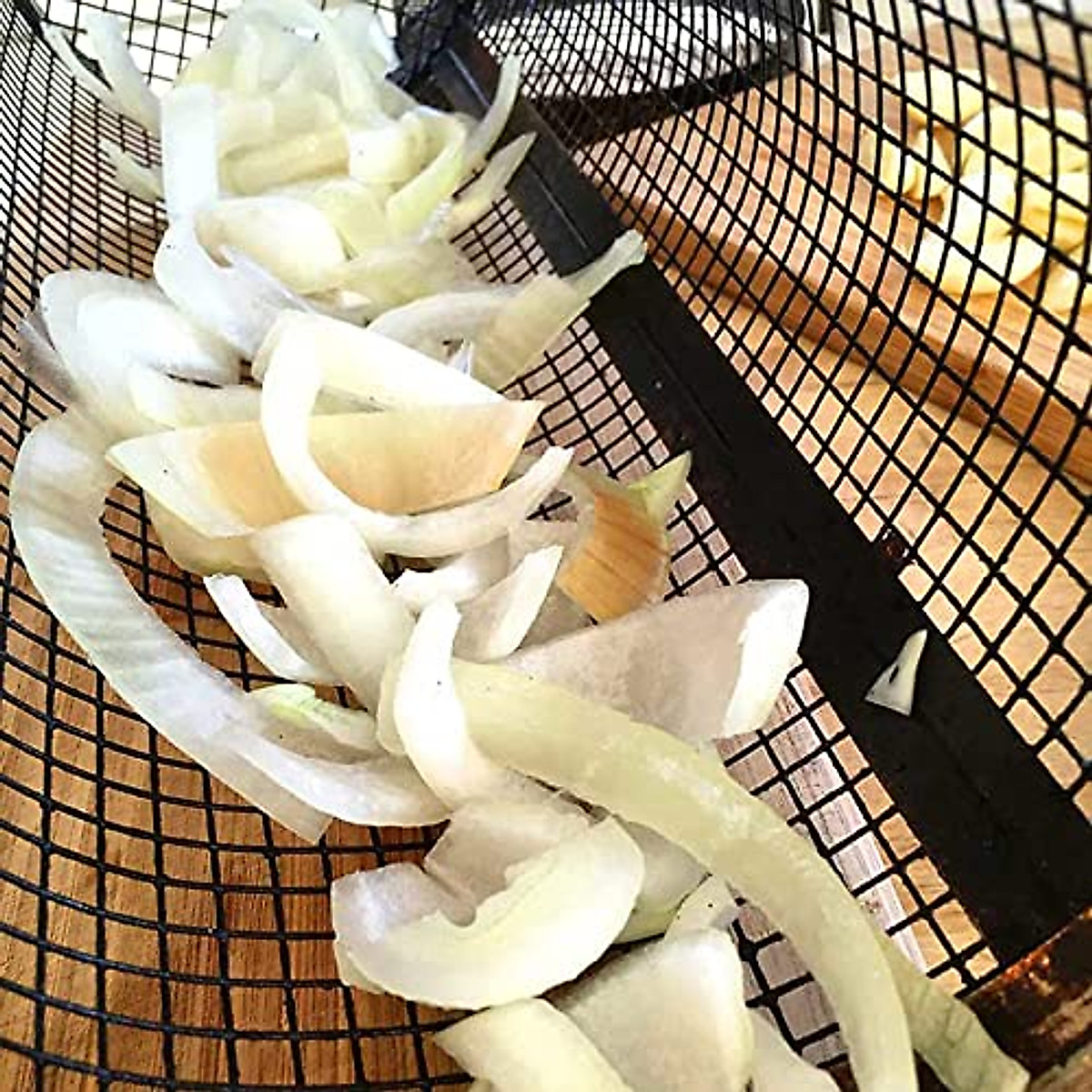 Rolling Grilling Basket - Rolling Grilling Basket for Outdoor Grilling, Round Stainless Steel Grilling Mesh, Camping Grill for Grilling Meat, Vegetables, Chips, Fish - Multipurpose Grilling Accessories (1 Piece)