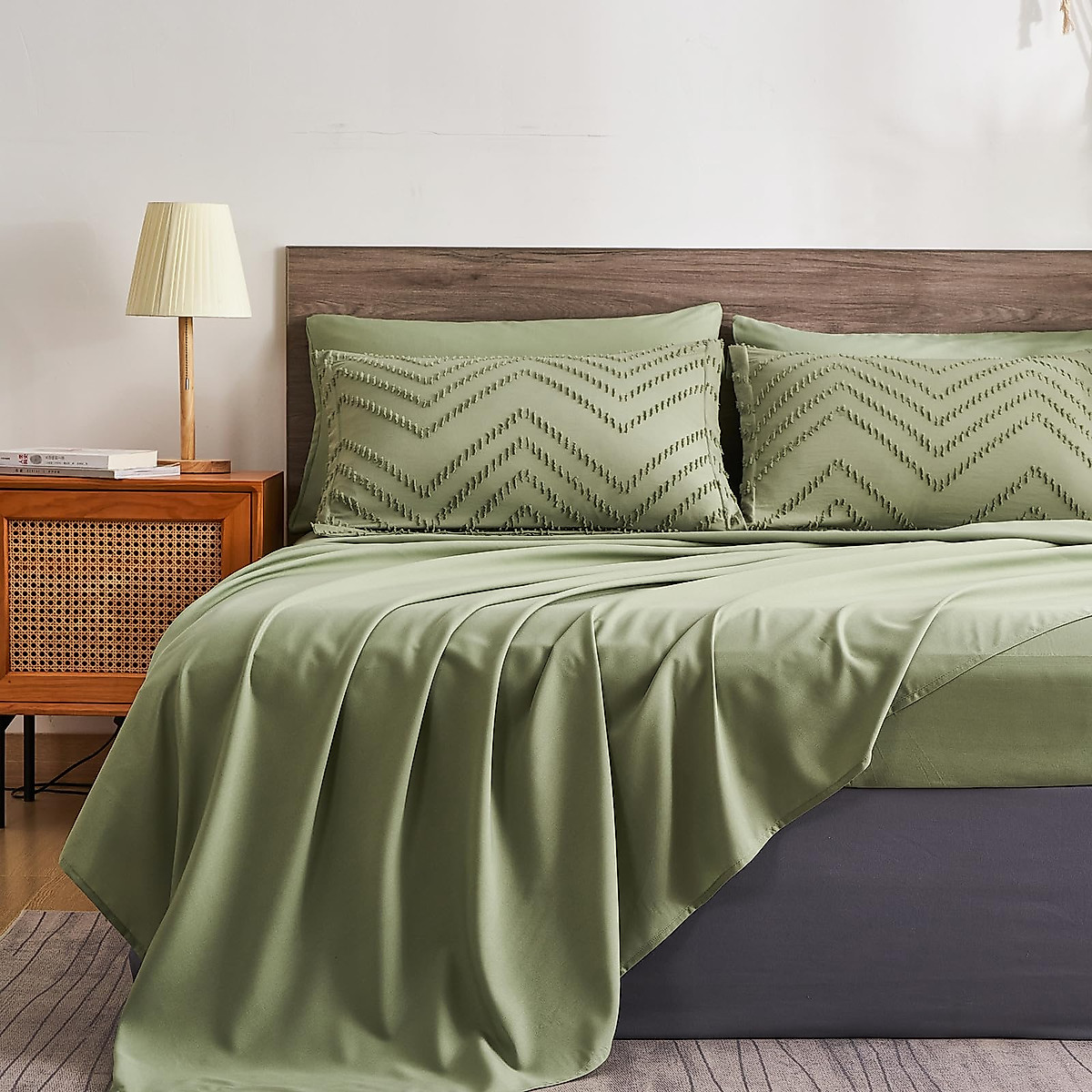 FLYMME Sage Green Queen Comforter Set with Sheets,Tufted Bed in a Bag 7 Pieces, Chevron Boho Shabby Chic Farmhouse Bedding Set,Soft Microfiber Comforter for ALL Season（Sage Green,90”*90”）