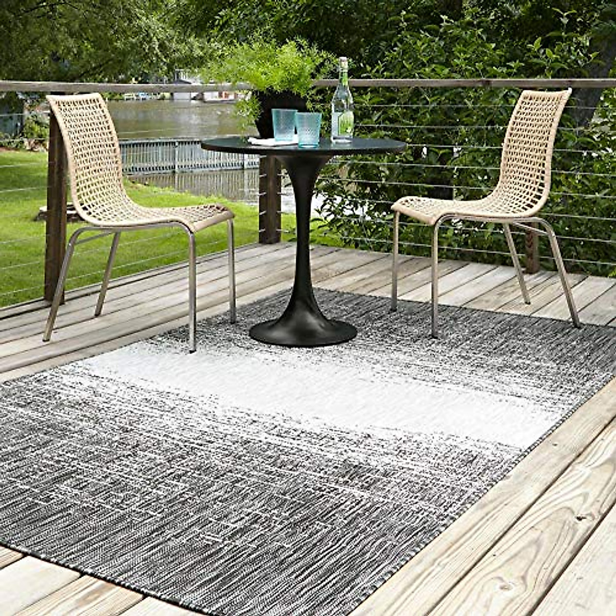 Unique Loom Outdoor Modern Collection Area Rug - Ombre (4' 1" x 6' 1" Rectangle, Charcoal Gray/ Ivory)