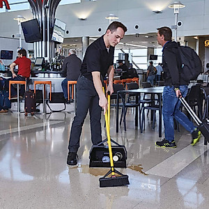 Rubbermaid Commercial Products Maximizer Wet/Dry Debris Dustpan with Hanger Bracket, Black, Outdoor/Indoor For Wet and Dry Floor Cleaning, Compatible with And Broom/Squeegee