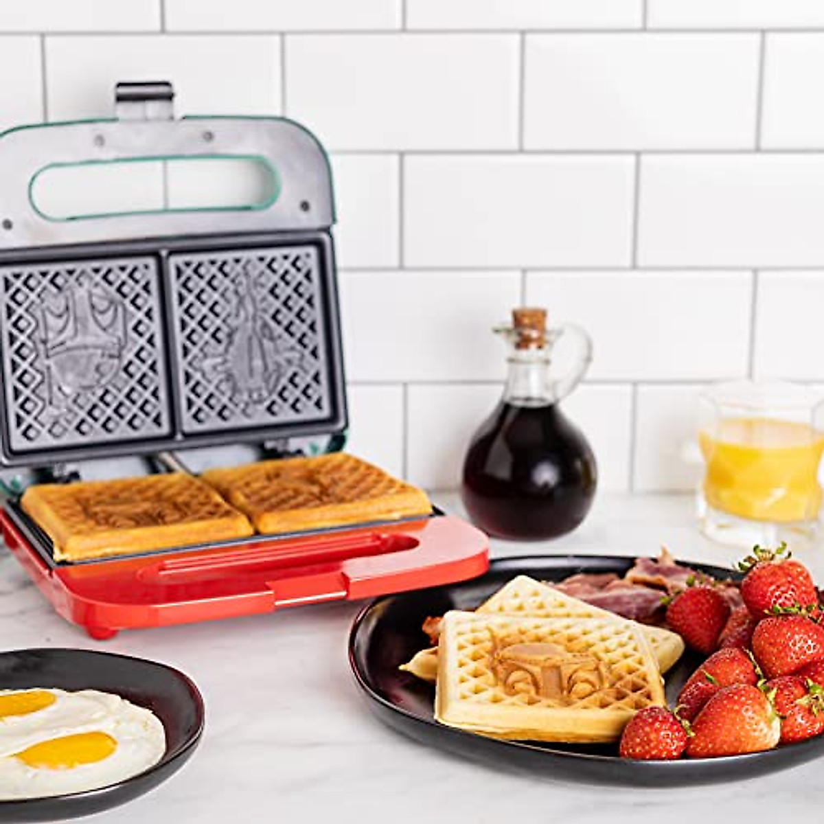 Uncanny Brands WM2-SRW-BBF Star Wars Boba Fett Double-Square Waffle Maker, 9" x 9", Green